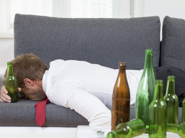 Un médico revela un truco para evitar la resaca