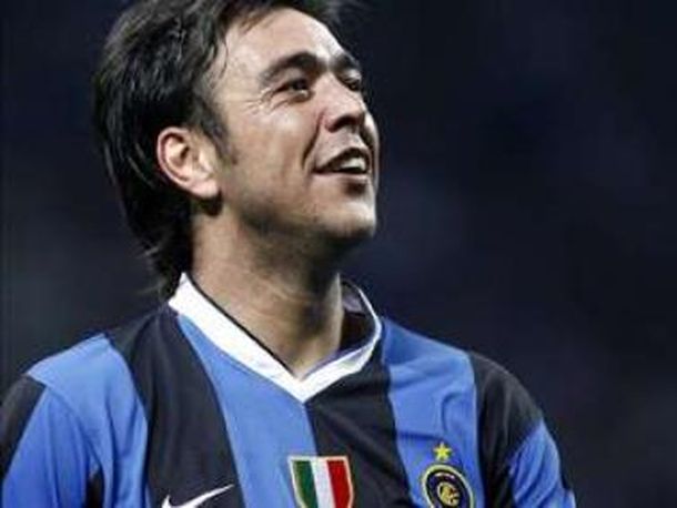 Alvaro Recoba está en los planes de Simeone