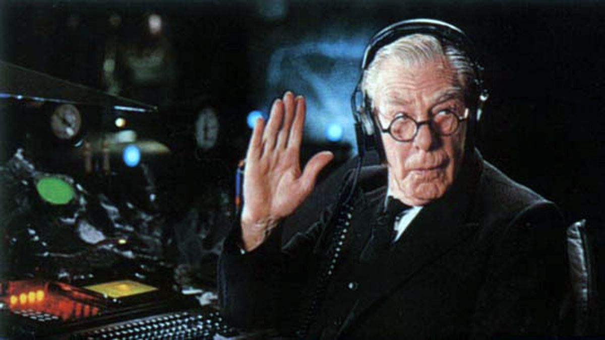 Murió Alfred, el mayordomo que acompañó a Batman