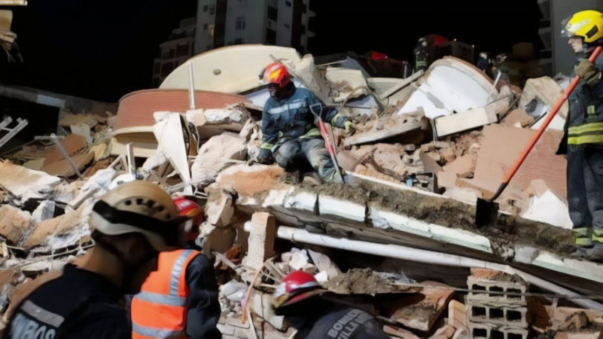 Derrumbe en Villa Gesell: al menos un muerto y buscan desaparecidos