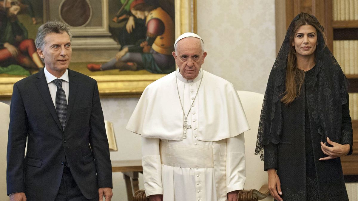 El look protocolar de Macri y Juliana Awada con el Papa El look protocolar de Macri y Juliana Awada con el Papa
