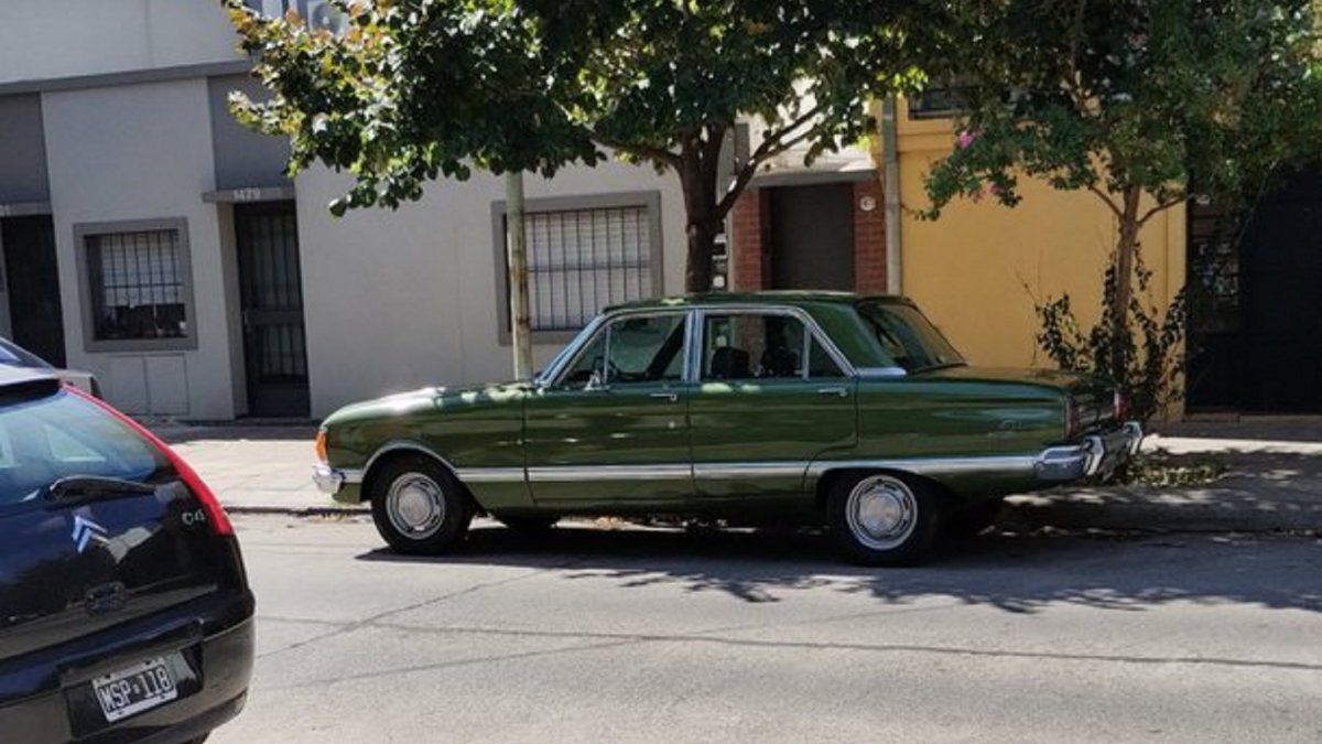 Sacó en el Día de la Memoria un Falcon verde a la calle después de años ...