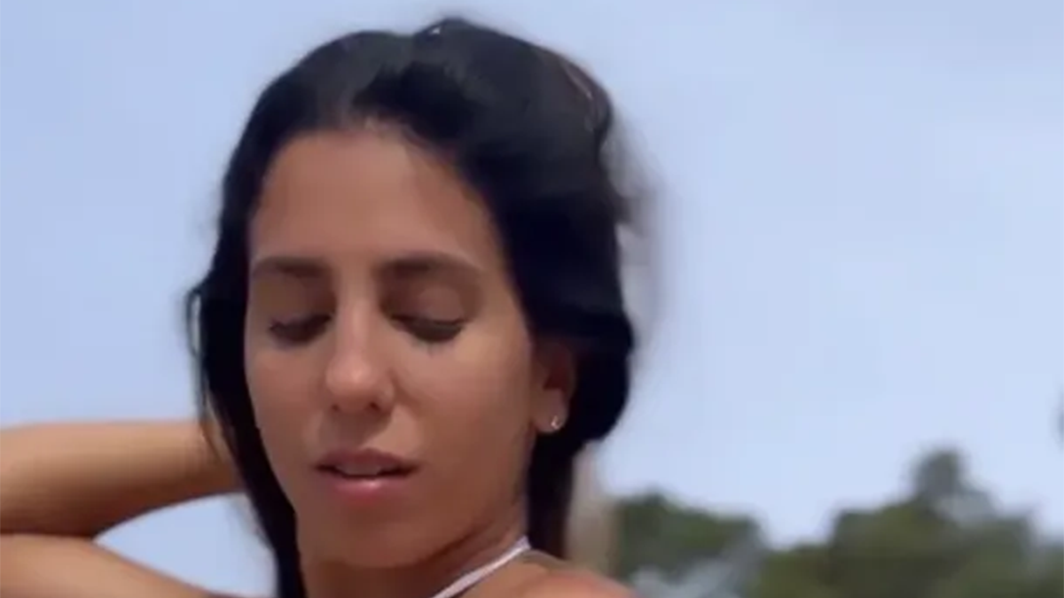 Cinthia Fernández combinó microbikini y crochet para marcar tendencia en este 2024