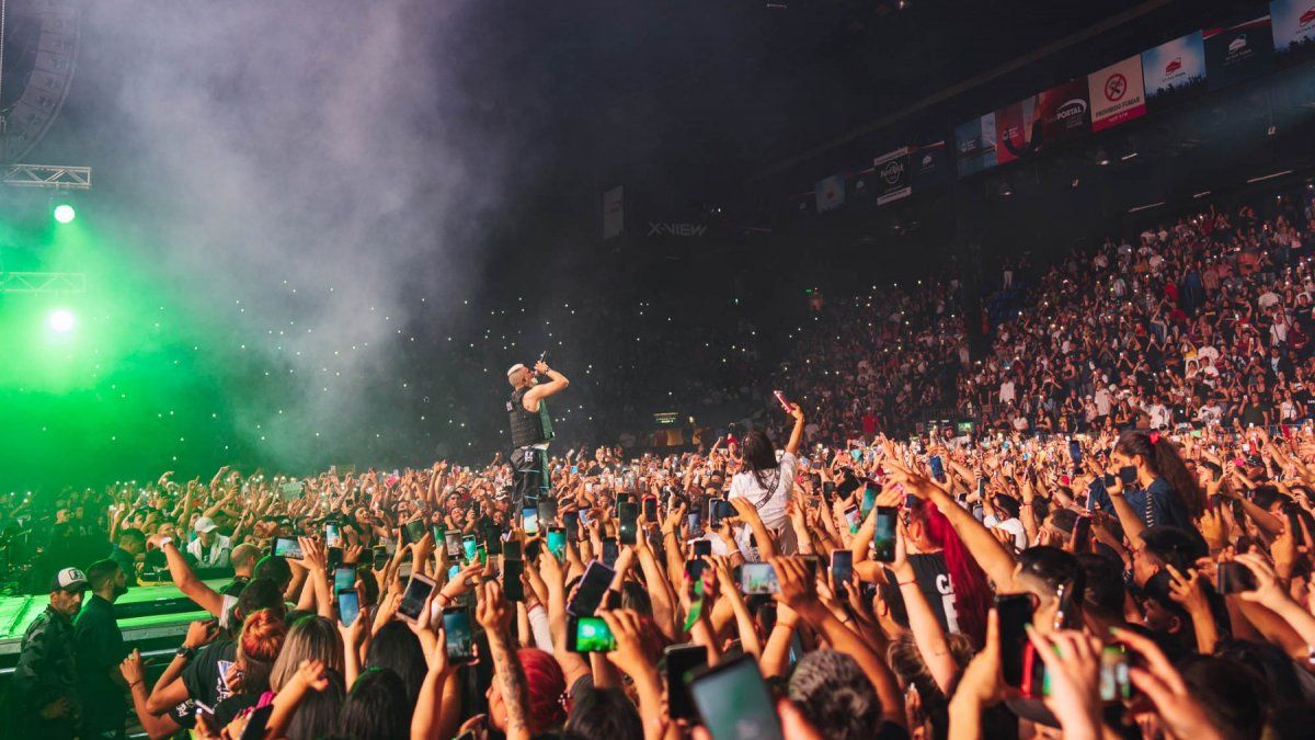 Callejero Fino hizo bailar a sus fanáticos en el Luna Park