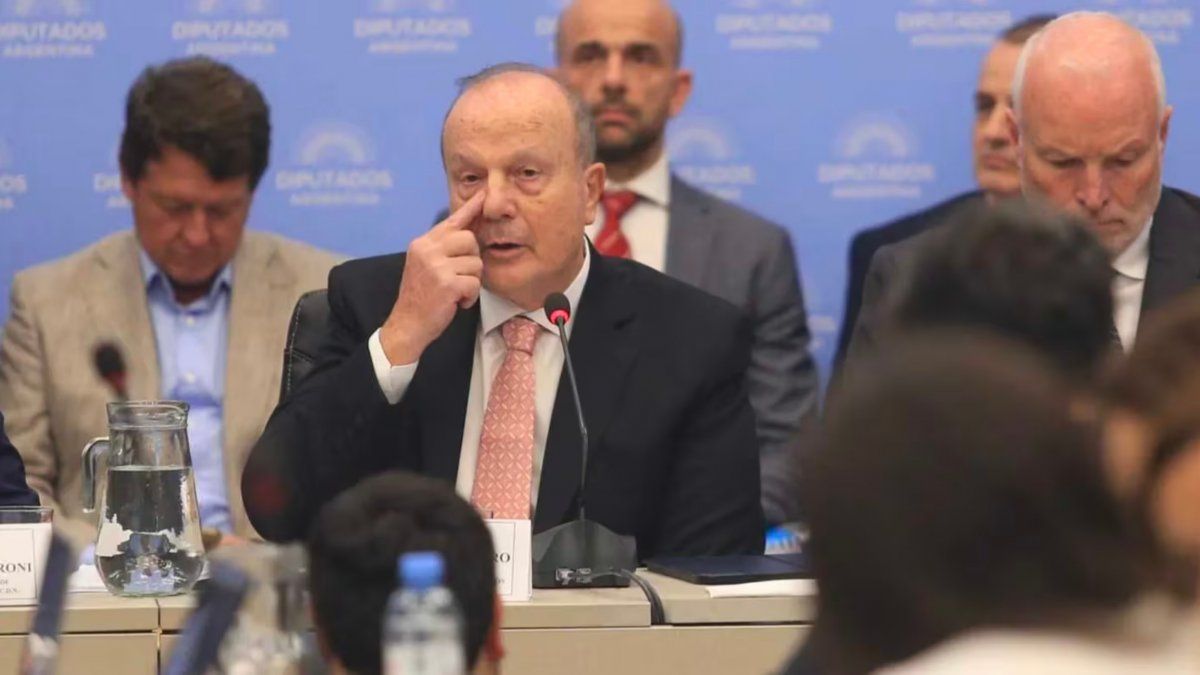 Quién es Guillermo Ferraro, el primer ministro echado por Javier Milei