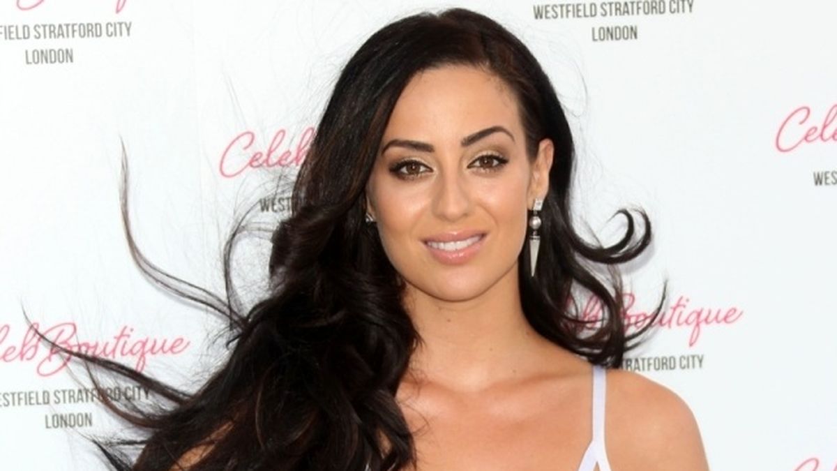 María Kouka decidió abrir una tienda con todas las luces