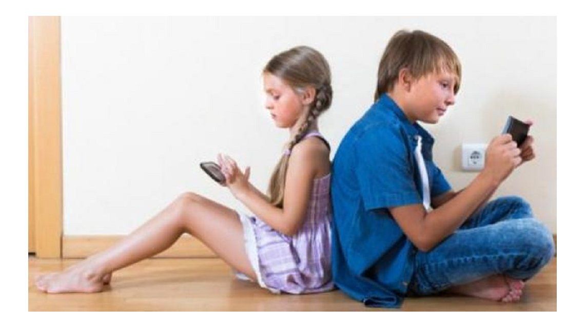El 67% de los padres le saca el celular a sus hijos como castigo El 67% de los padres le saca el celular a sus hijos como castigo