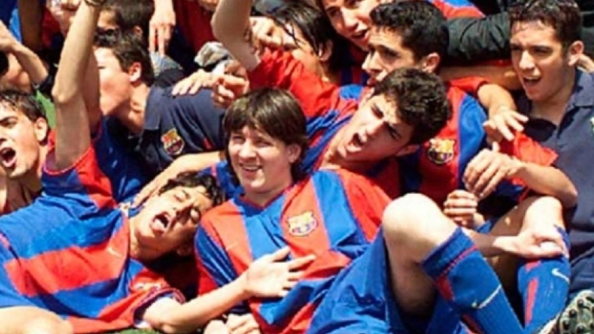 Se retiró por un motivo inesperado: jugó en la misma cancha de Messi y ...