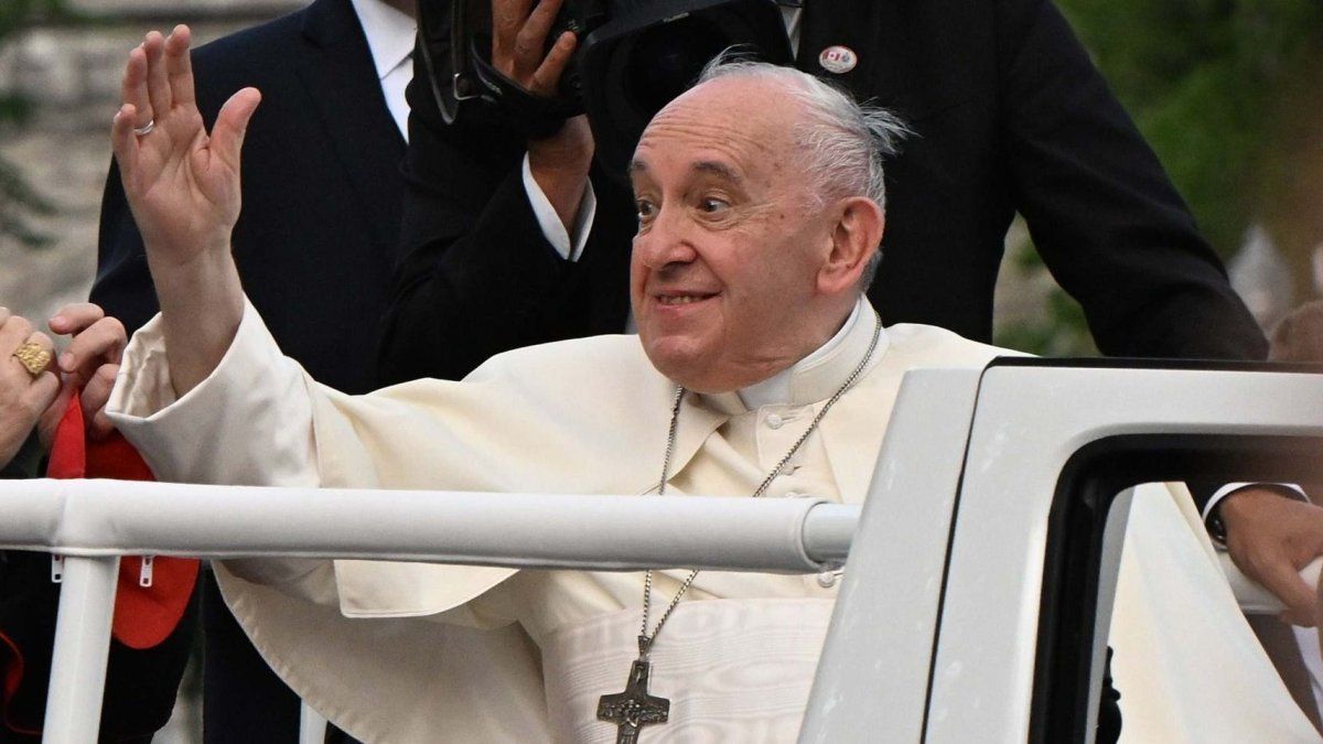 Antes de morir, Francisco donó el papamóvil: será una unidad sanitaria ...