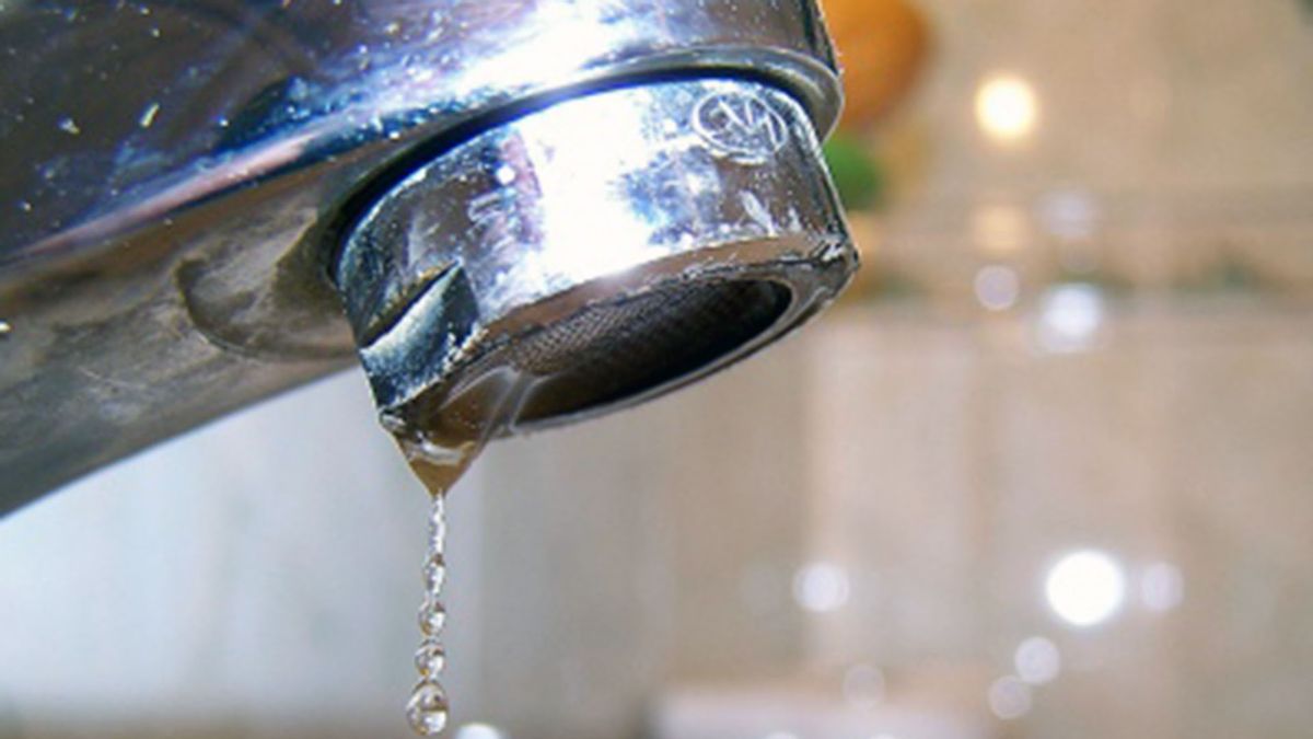 AySA pidió un uso racional del agua por el incendio en subestación de Edesur