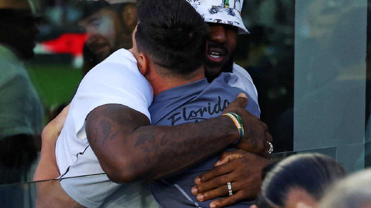 El ABRAZO de LIONEL MESSI y LEBRON JAMES previo al partido de Inter Miami