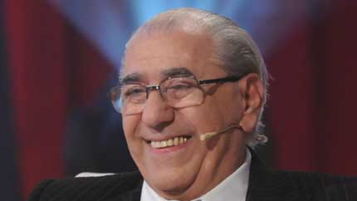 Mario Sapag continúa internado