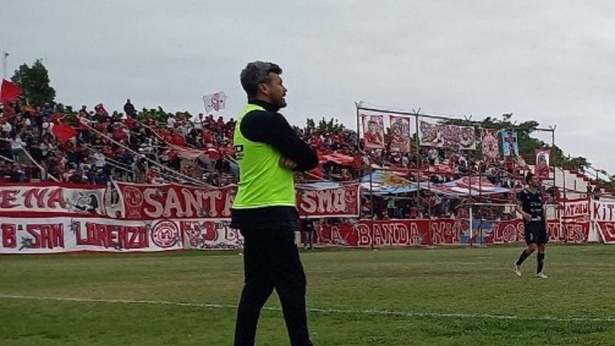 Quién es Mauricio Romero, el DT baleado durante un partido del Federal A