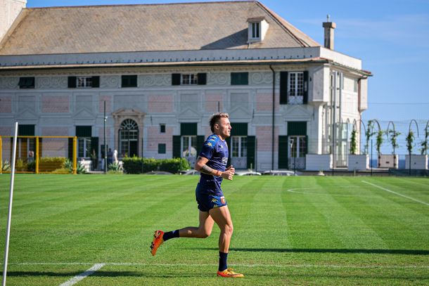 Mateo Retegui y su primer entrenamiento en Genoa