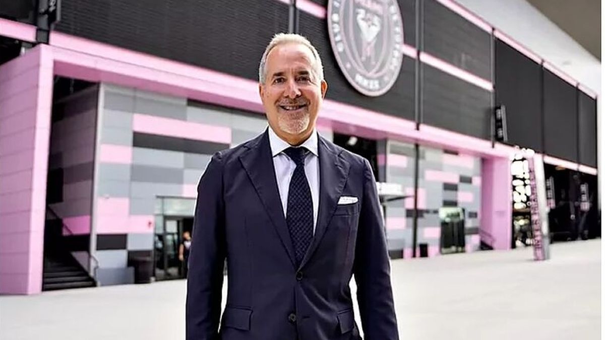 El dueño del Inter Miami llega a la Argentina para reunirse con Javier ...