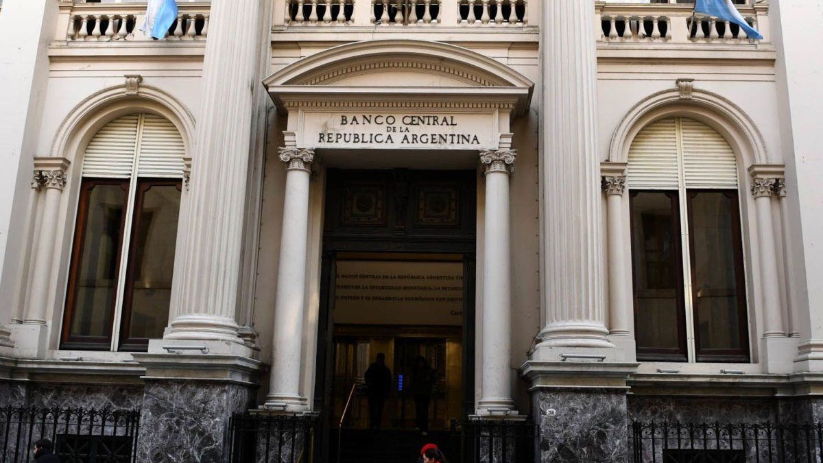 Comunicación del Banco Central: impone cepo para dólares financieros