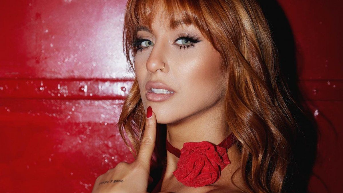 El San Valentín de Flor Vigna con microbikini XXS en las playas de la ...