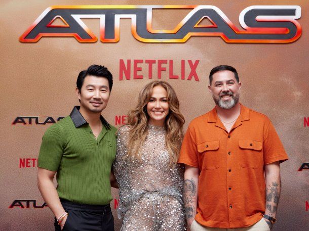 Jennifer López, Simu Liu y Brad Peyton dieron detalles exclusivos de ...
