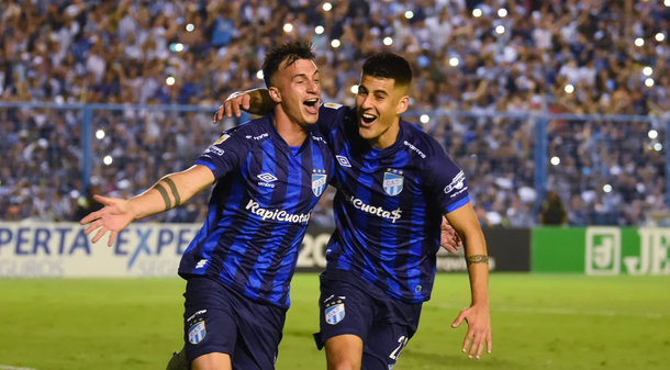 Atlético Tucumán celebra sus 120 años como firme candidato al título
