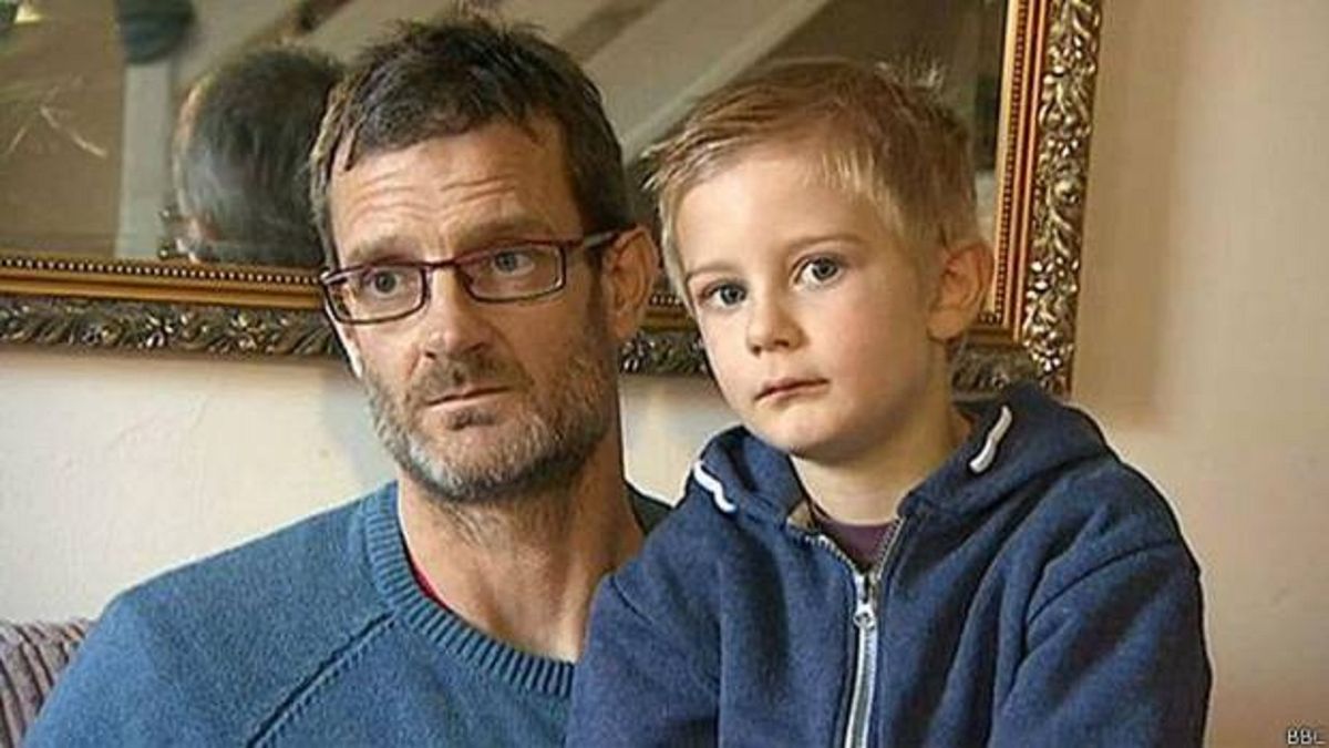 Faltó al cumpleaños de su amigo y le quieren cobrar 25 dólares de multa