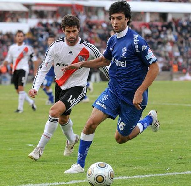 Chau Pastore: la figura de Huracán se va a Italia