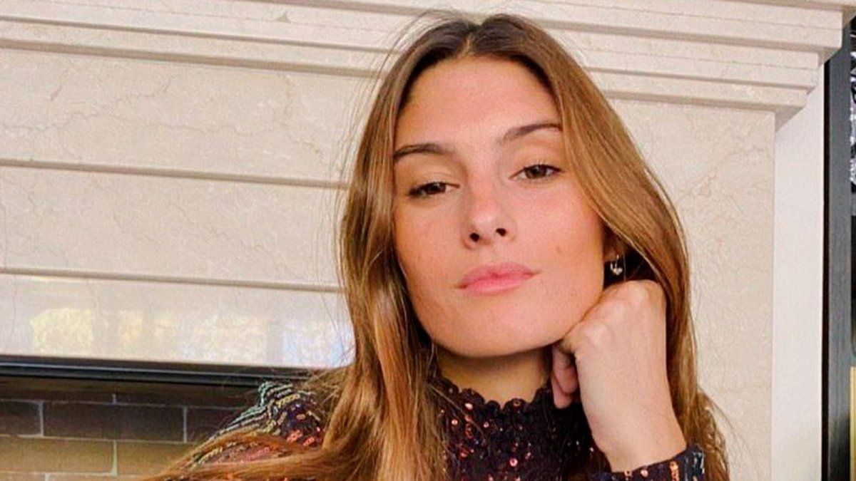 El look con microbikini de Lola Latorre para un book de fotos