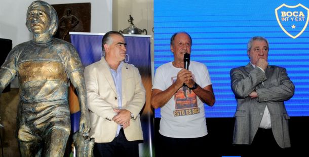 Homenaje a una gloria de Boca: Roberto Mouzo tiene su estatua en La ...