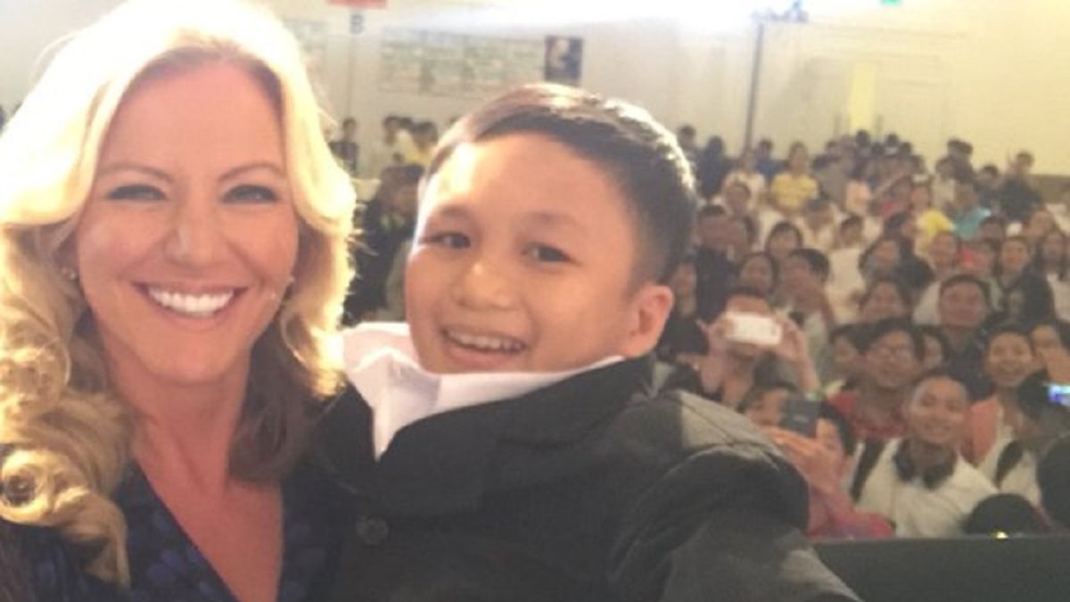 Alzó a un hombre enano de 22 años pensando que era un nene