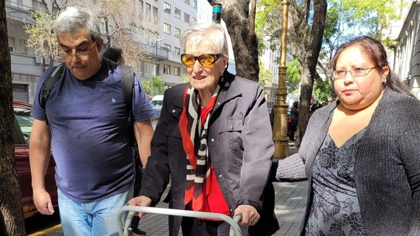 La emotiva despedida de la madre, esposa e hijos de Daniel Fanego