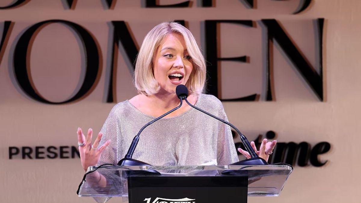 Sydney Sweeney deslumbró con un vestido transparente en una gala de ...