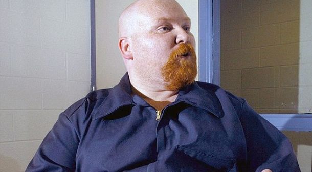 Condenado a muerte pide que suspendan la pena por su obesidad