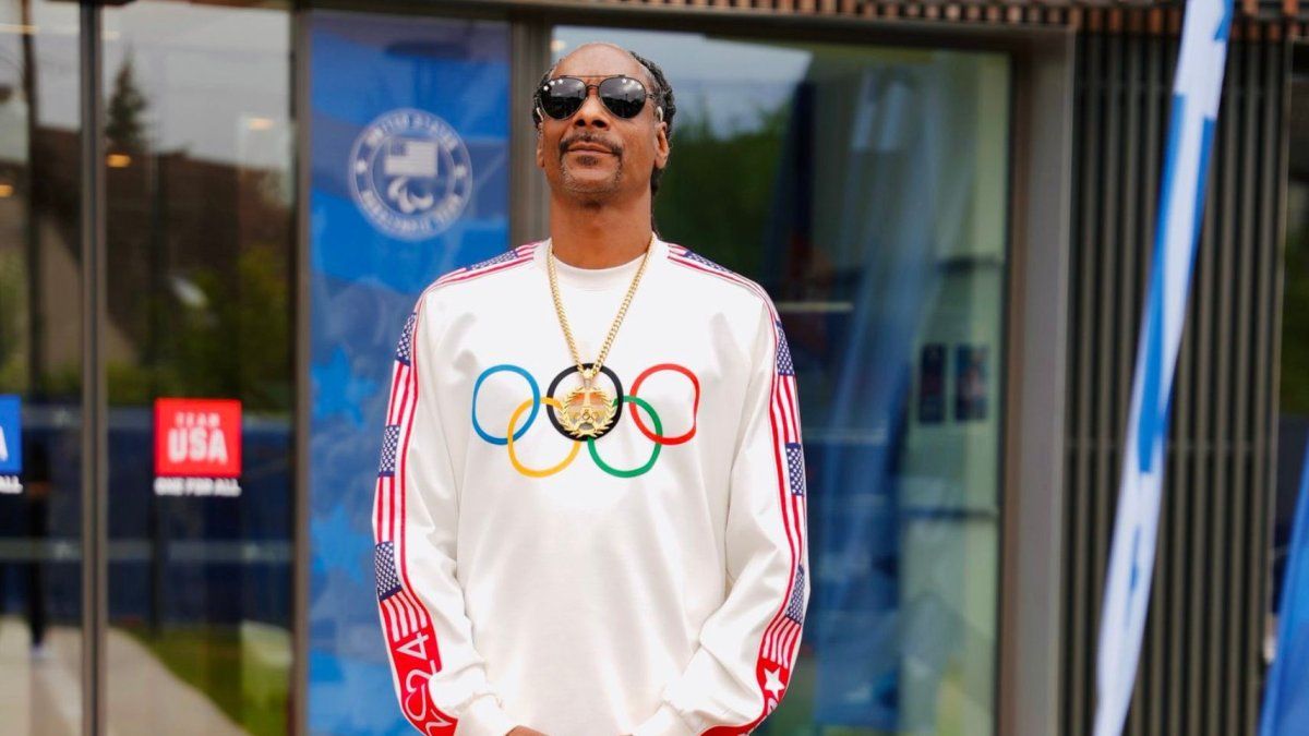 Snopp Dog lleva la antorcha antes de la ceremonia inaugural de los JJOO ...