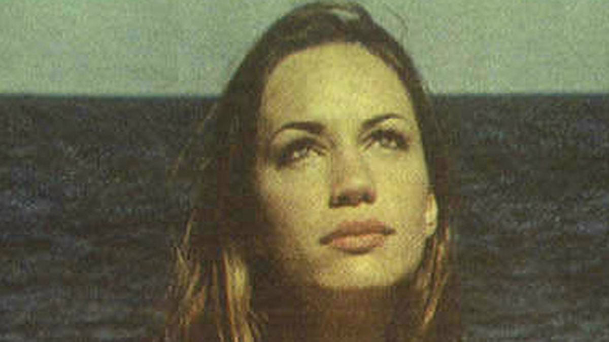 ¿Quién es esta morocha de nacimiento devenida en rubia hot?