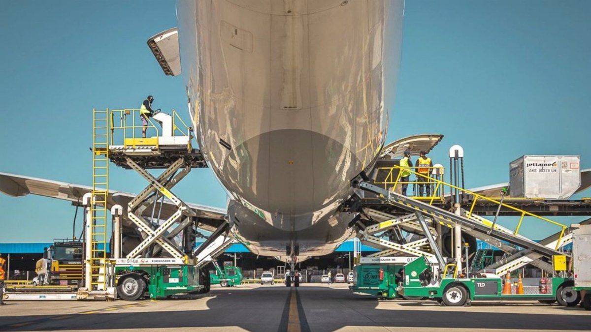 El Gobierno habilitó a una empresa privada a competir con Intercargo