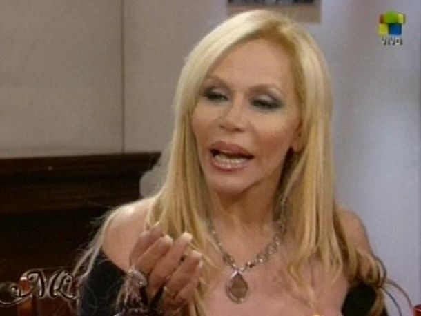 Famosa vedette fue abandonada por su madre cuando era chica