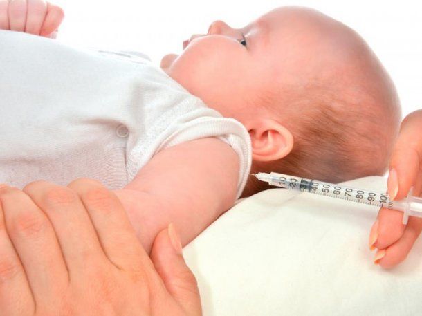 Comenzó la vacunación libre contra el Covid-19 para menores de 6 meses ...