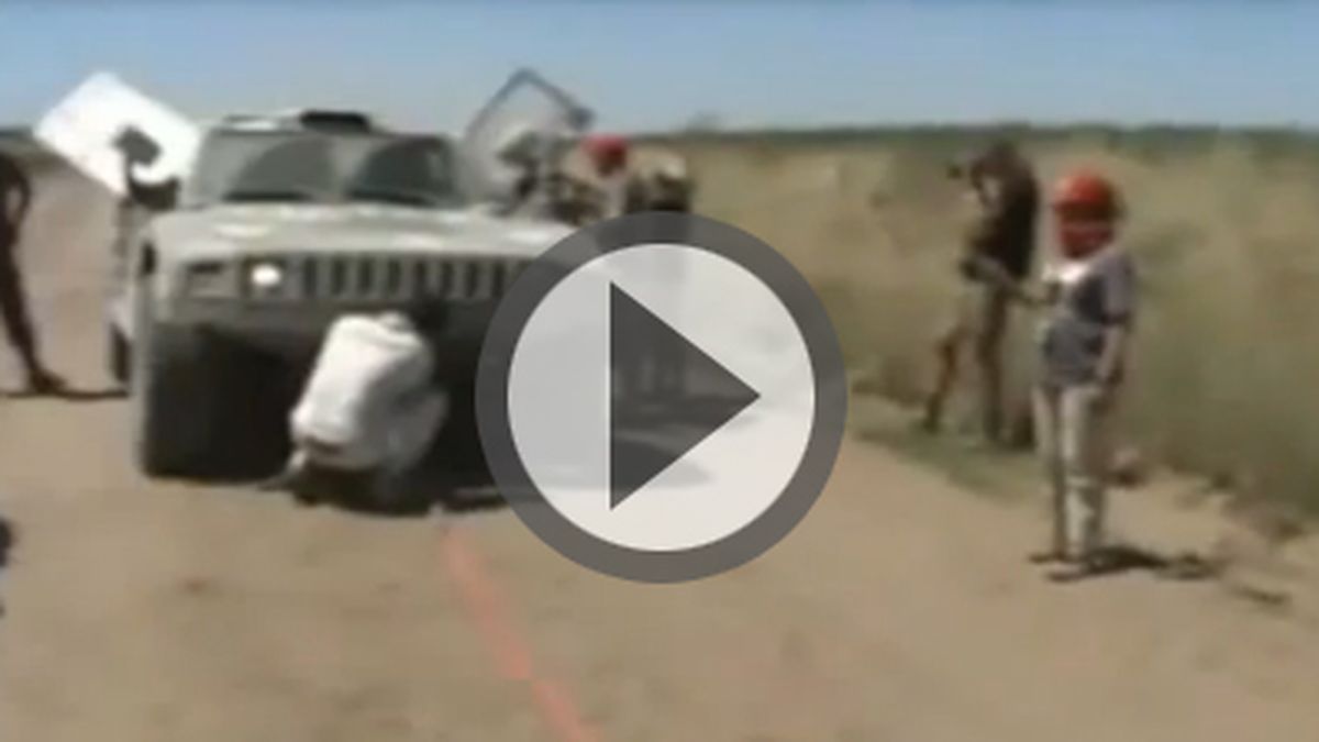 El último campeón del Dakar fue remolcado por otra Hummer