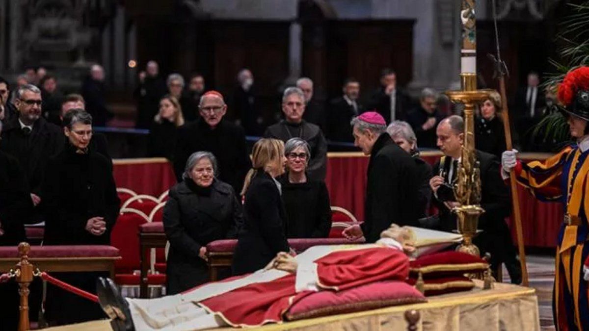 El papa Francisco presidirá el funeral de Benedicto XVI: lo que hay que saber