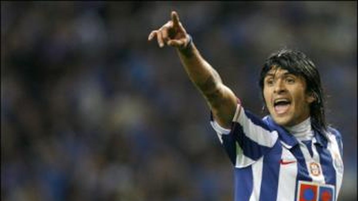 Lucho González fue elegido como el mejor de la Liga de Portugal