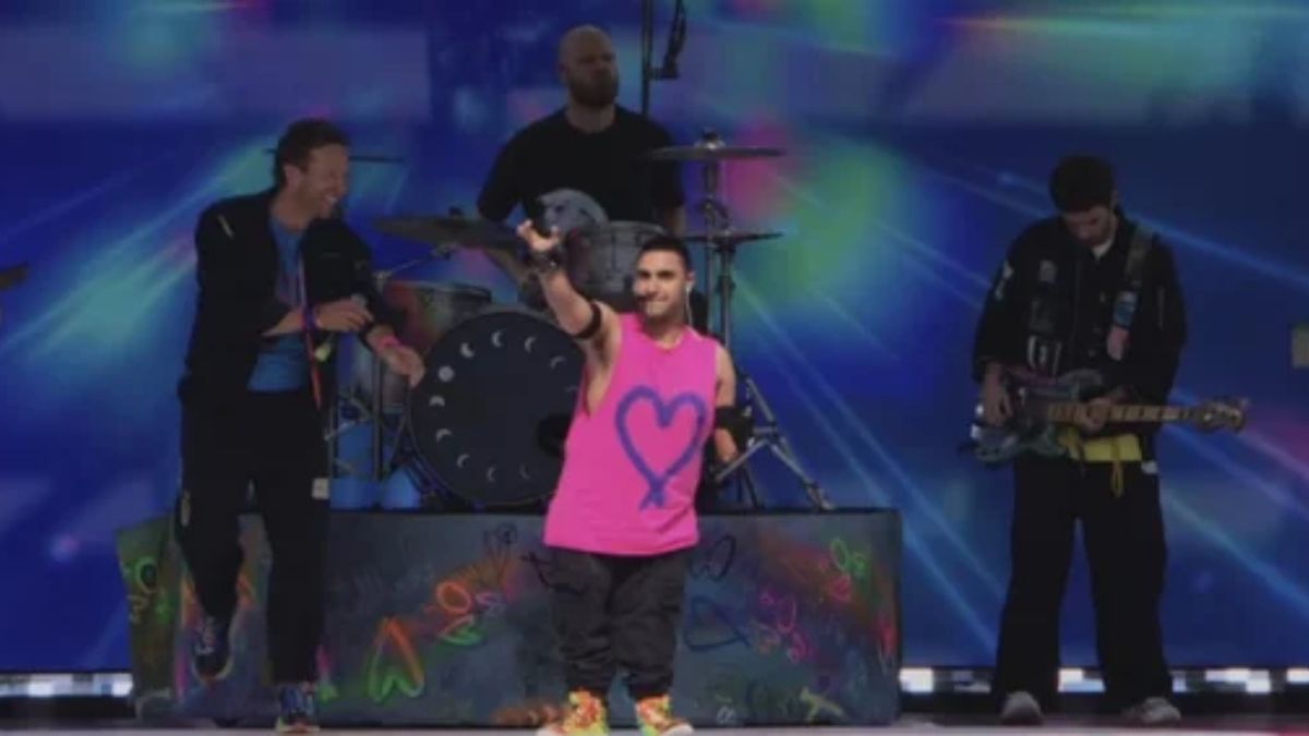 Quién es Emmanuel Kelly, el artista con una historia de superación que ...