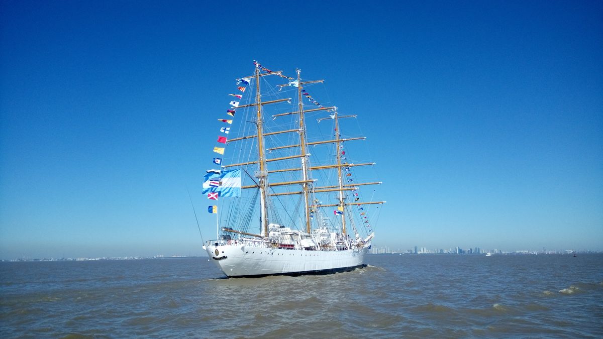 La Fragata Libertad regresó a la Argentina y fue recibida por Mauricio ...