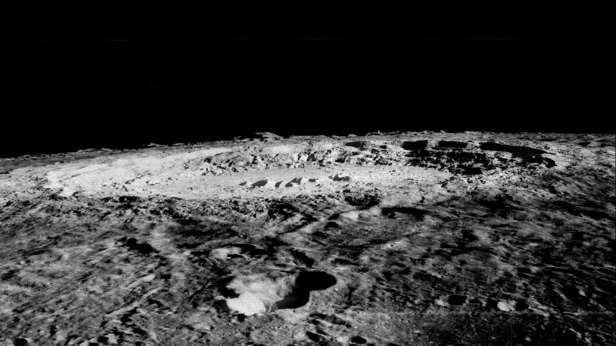 Encuentran un nuevo gigantesco cráter en la Luna, uno de los más ...