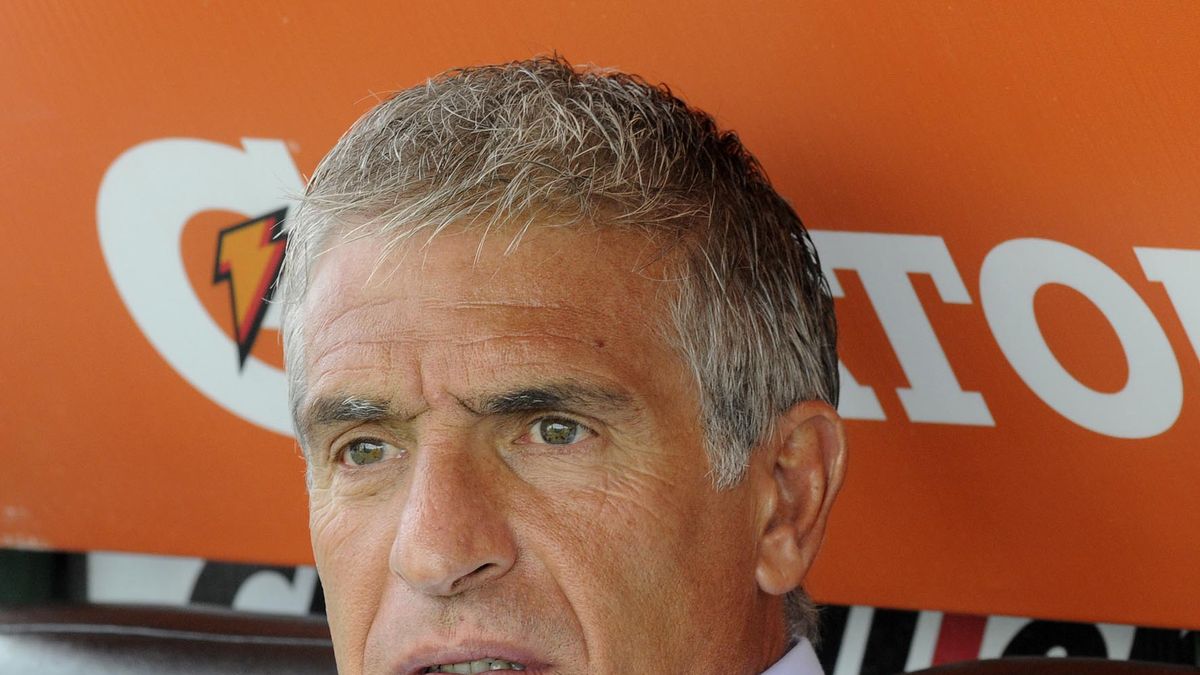 Chicago echó a Labruna y va por Caruso Lombardi