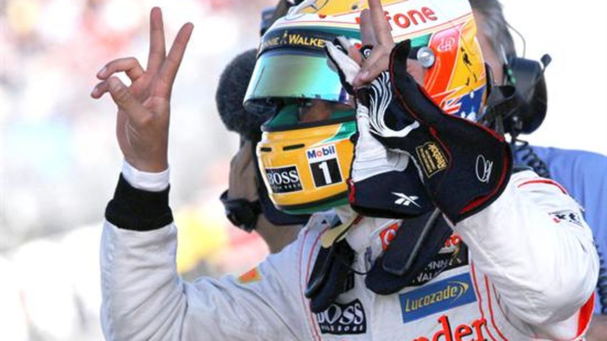 Hamilton logró la pole position en Australia