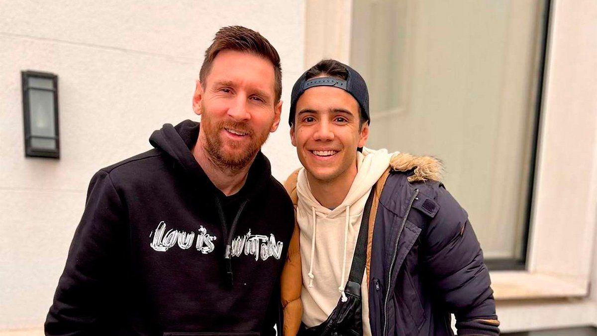El gran gesto que tuvo Messi con dos fanáticos que se acercaron a la ...