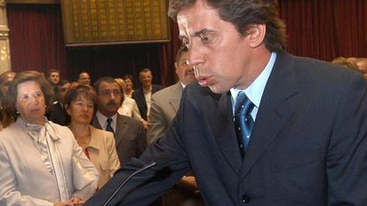 Bussi quiere salvar el honor de su padre