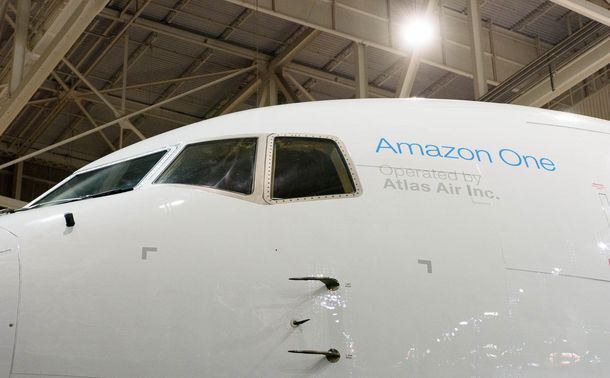 Amazon presenta el primer avión de su flota Prime Air