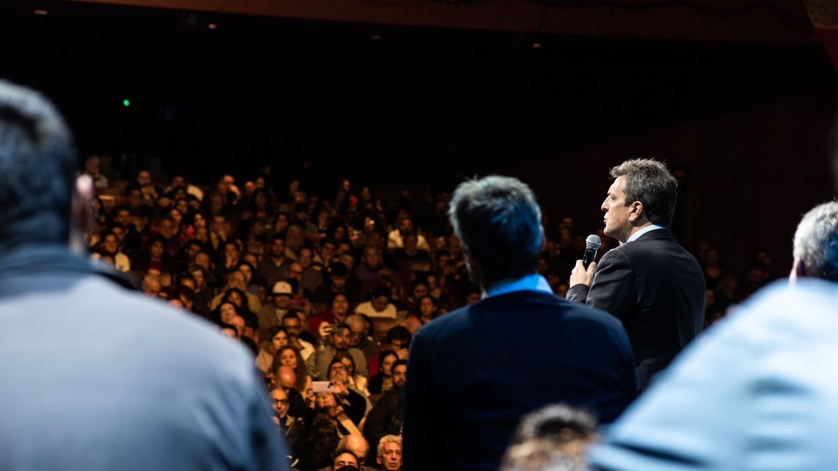 Sergio Massa pidió a la militancia hacer de Leandro Santoro el ...