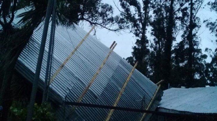 Techos volados y destrozos por el temporal de viento y lluvia en Mar ...