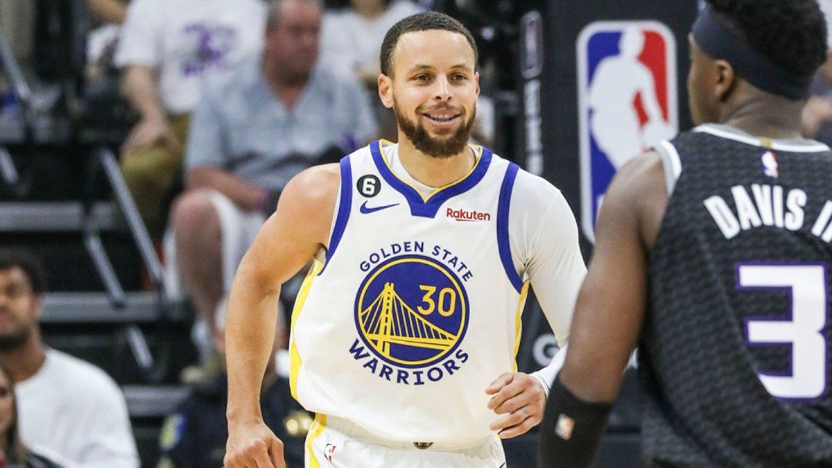 En una noche magistral de Curry, Golden State eliminó a Sacramento Kings